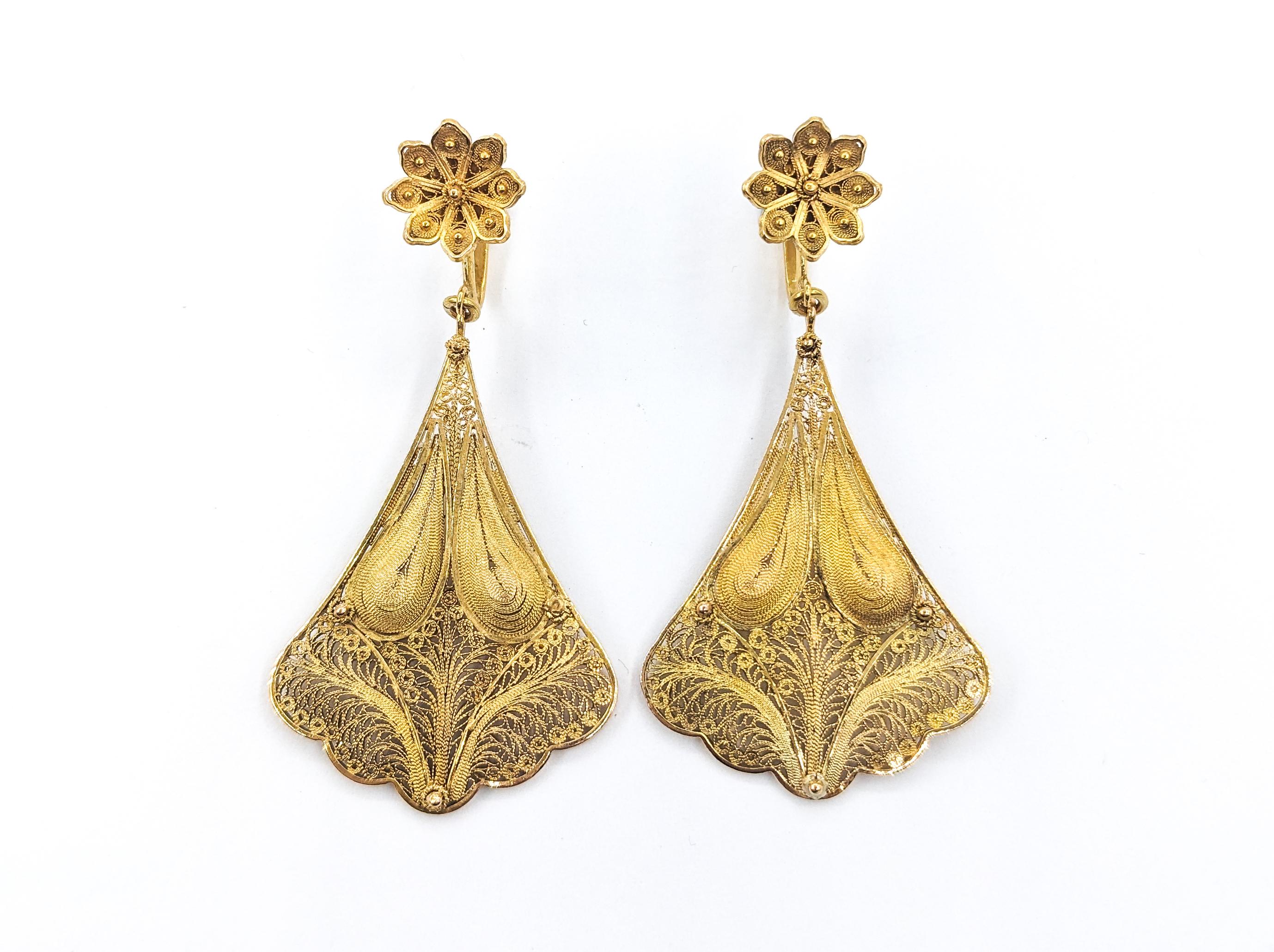 Art Nouveau filigree &Milgrain Drop Earrings In Yellow Gold For Sale at ...