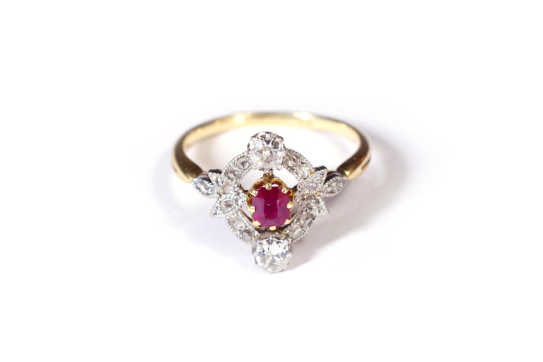 Art Nouveau ruby ring in 18 karat yellow gold and platinum, pigeon's ...