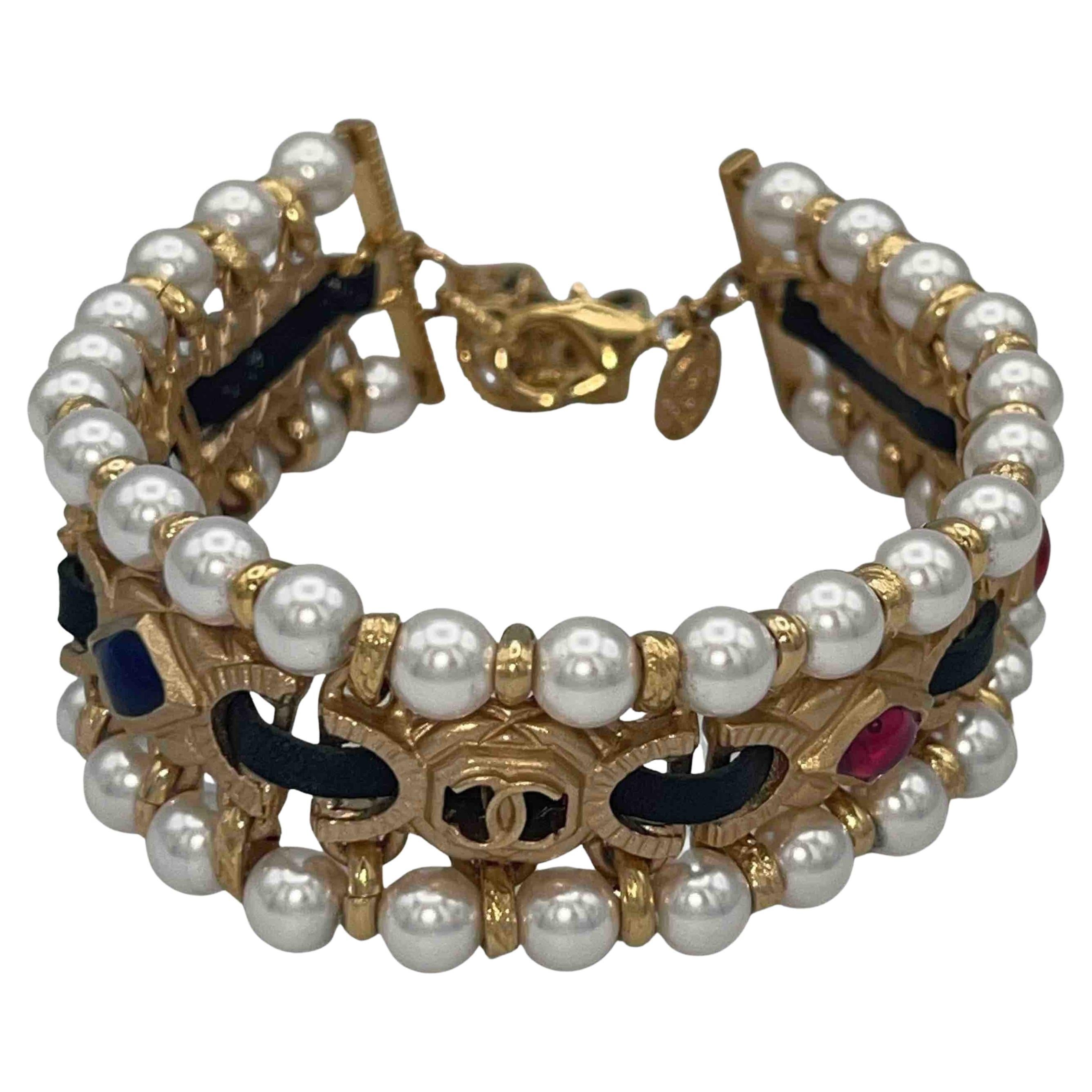 Articulated CHANEL Bracelet in Gilt Metal, Pearls and Molten Glass For ...