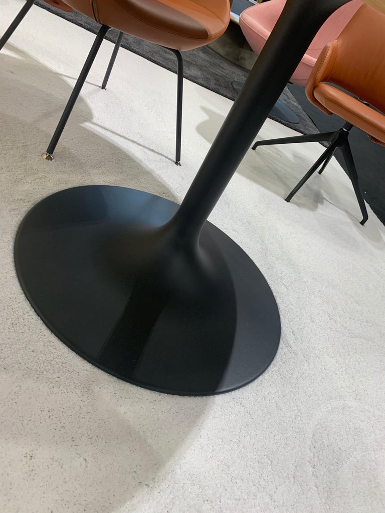 Artifort Clarion Round Oak Table at 1stDibs