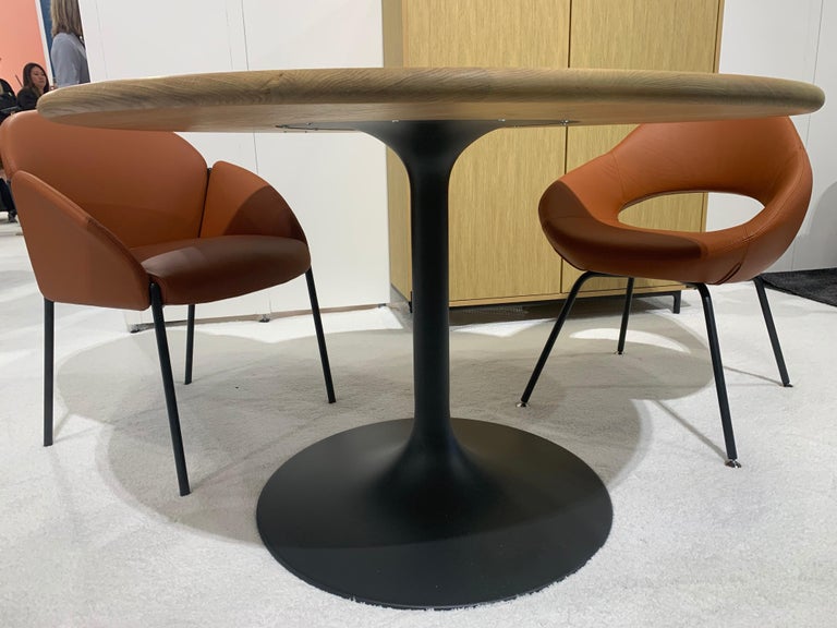 Artifort Clarion Round Oak Table at 1stDibs