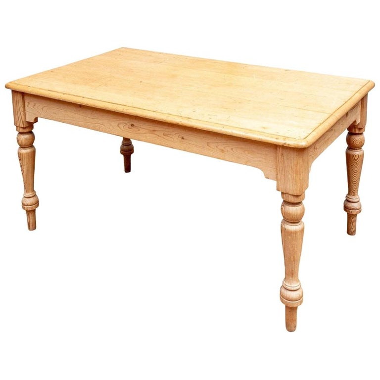 Table de ferme en pin anglaise fabriquée de manière artisanale sur 1stDibs