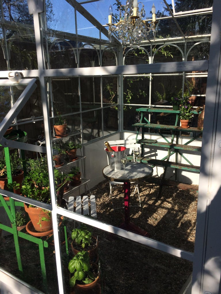 Serre artisanale en acier soudé avec panneaux de verre sur 1stDibs