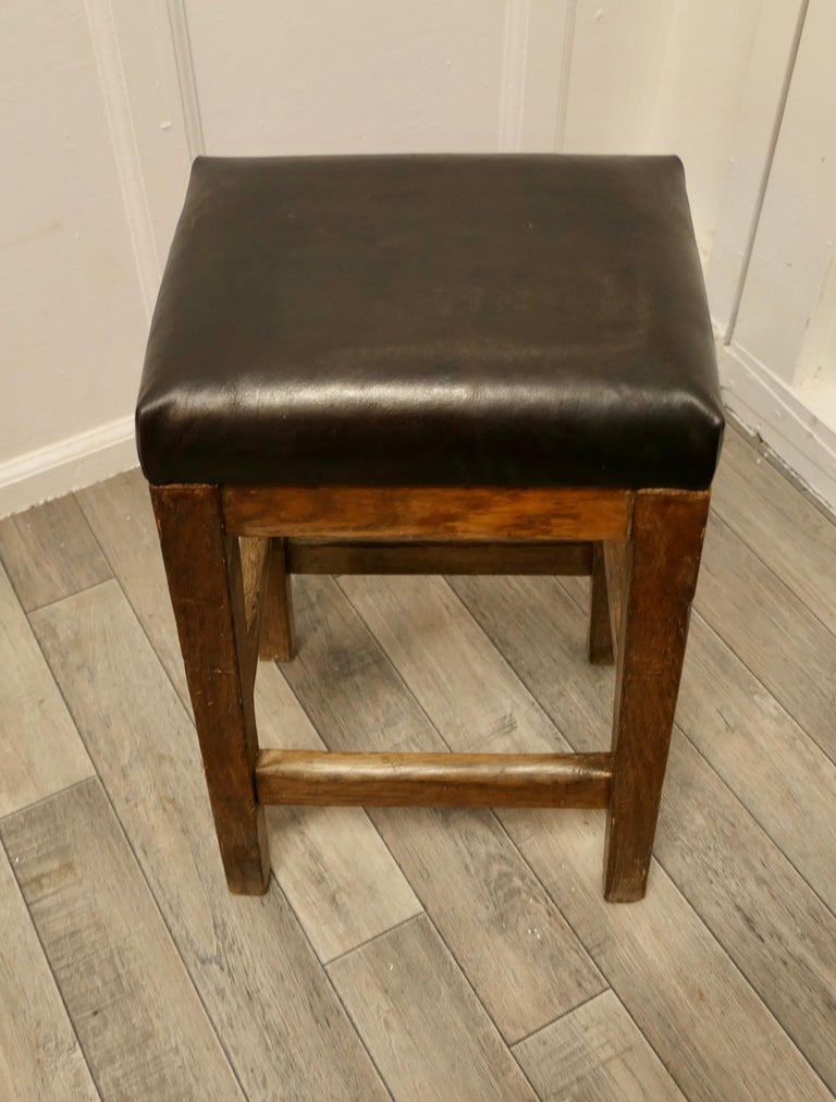 Arts and Crafts Golden Oak and Leather Stool For Sale at 1stDibs