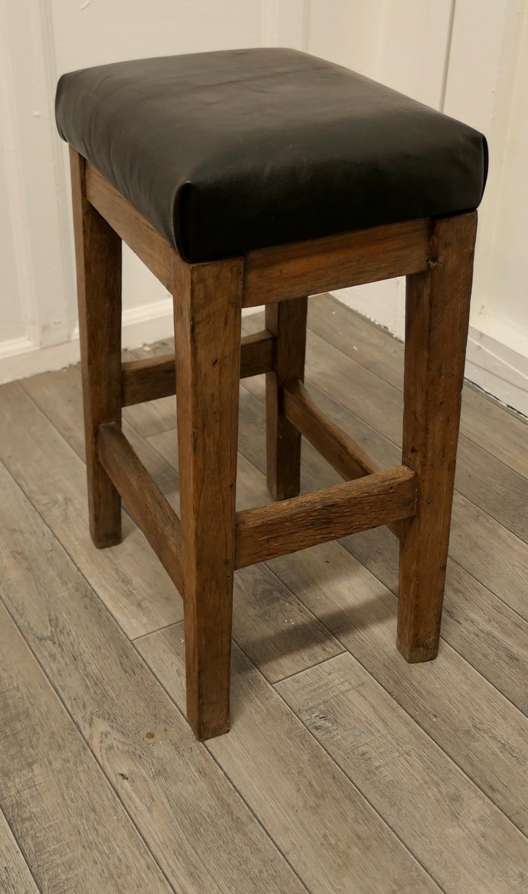 Arts and Crafts Golden Oak and Leather Stool For Sale at 1stDibs