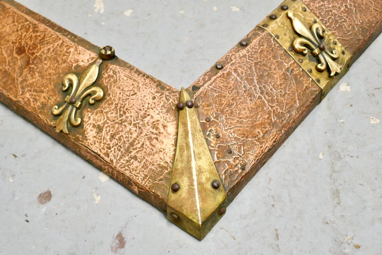 Arts and Crafts Victorian Brass and Copper Fender For Sale at 1stDibs