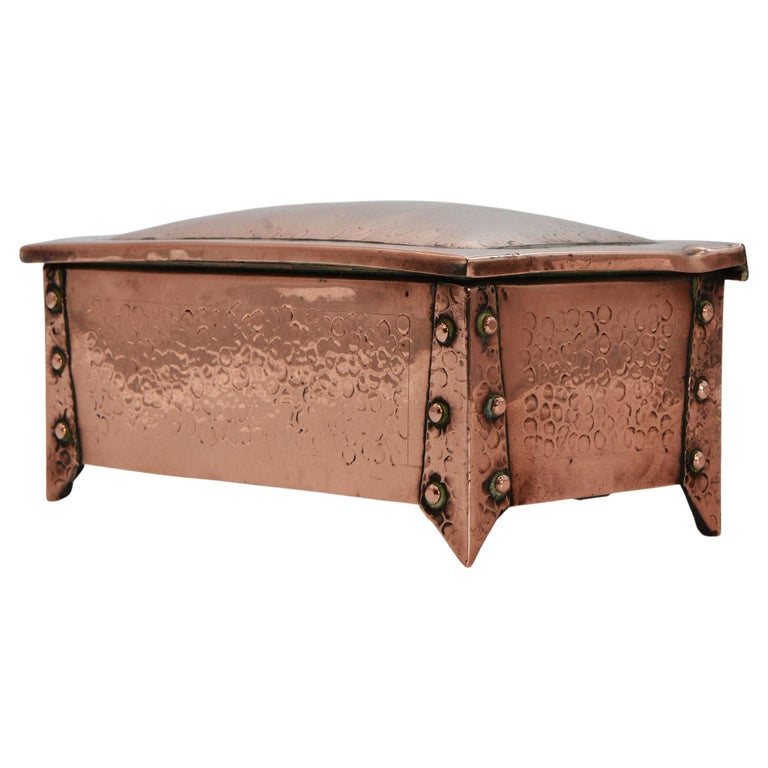 Arts and Crafts Small Copper Box, Circa 1900 For Sale at 1stDibs