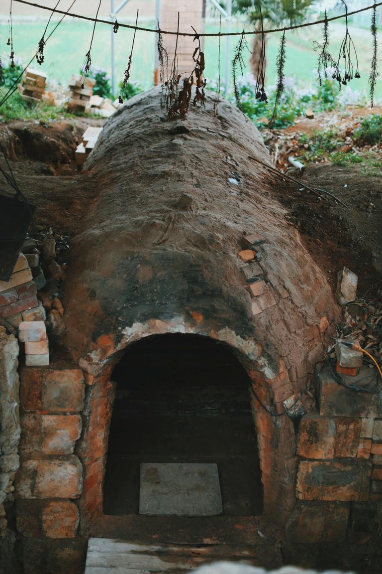 Ash-Covered Vase by U-Turn Ushiro For Sale at 1stDibs