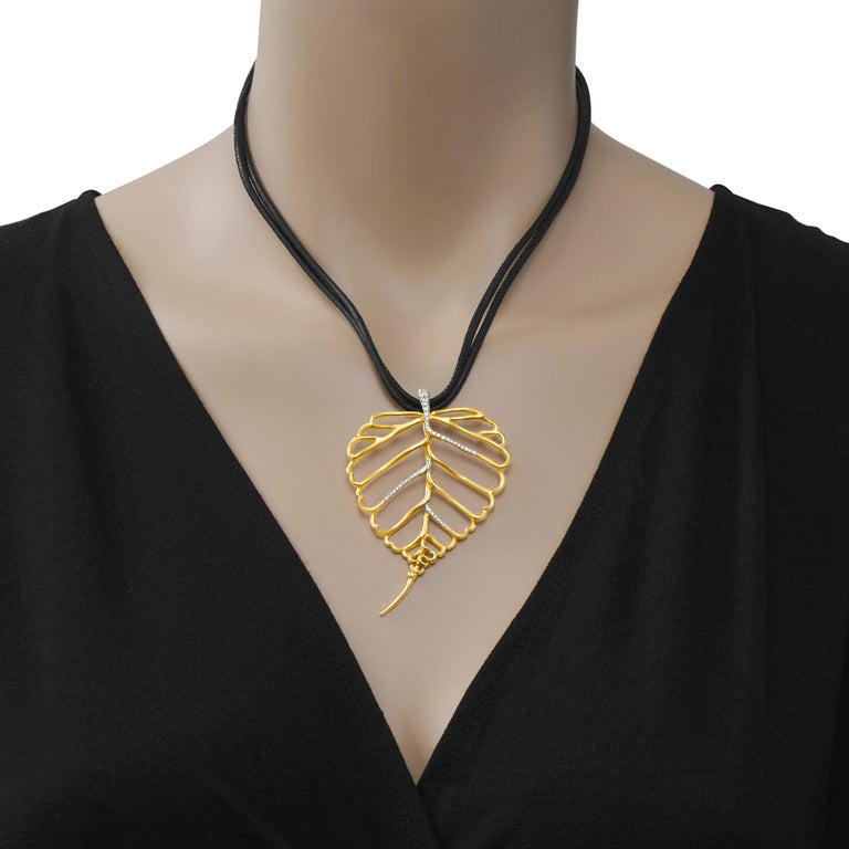 Assael Angela Cummings 18k Gold Diamond Pendant Necklace For Sale at ...