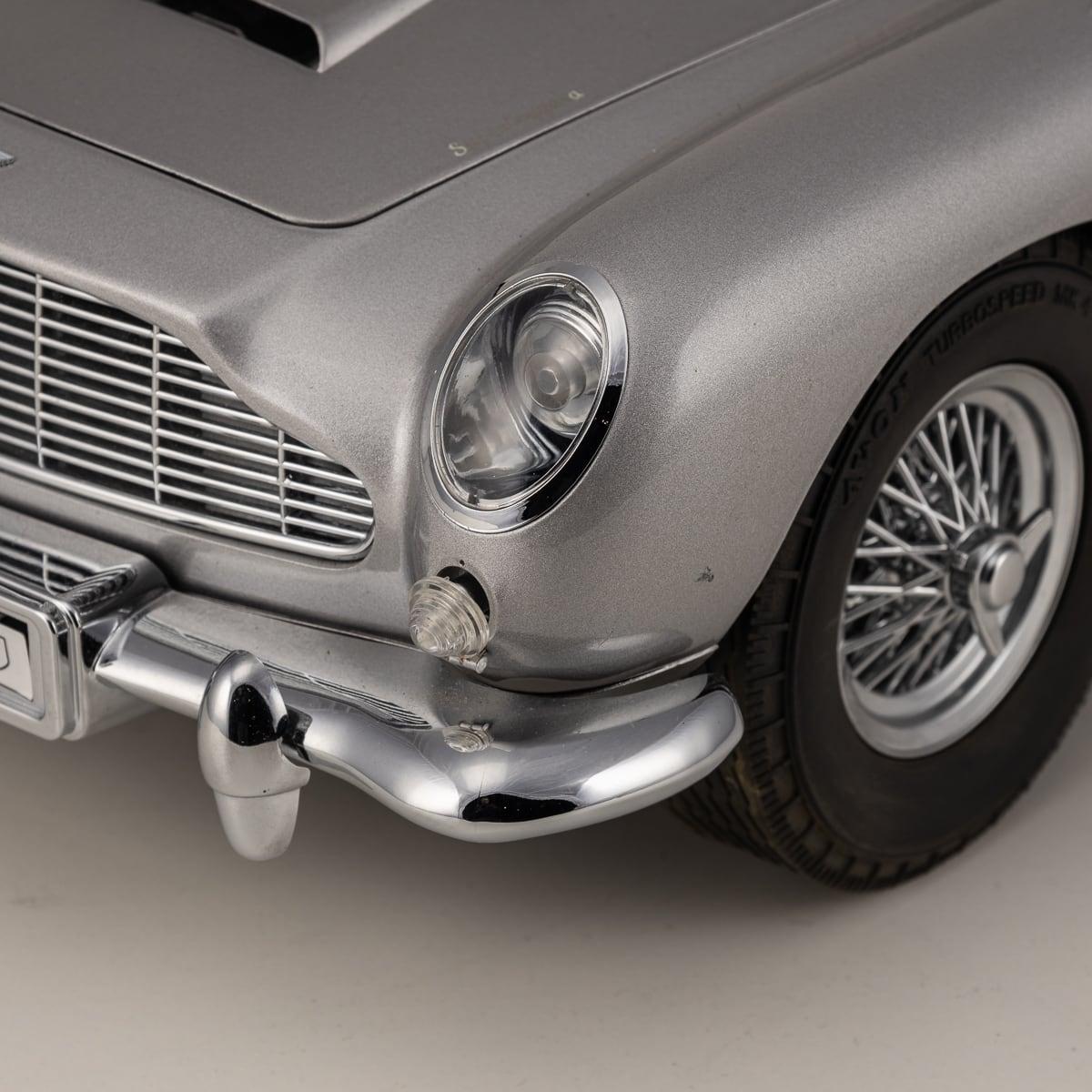 Aston Martin DB5 1:8 Scale Model "James Bond Goldfinger" By Eaglemoss ...