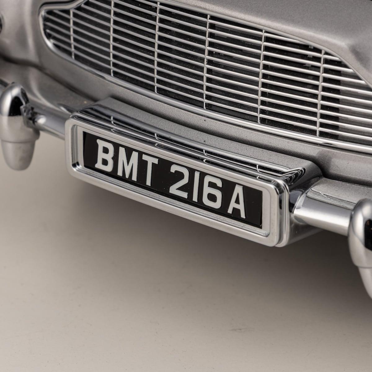 Aston Martin DB5 1:8 Scale Model "James Bond Goldfinger" By Eaglemoss ...