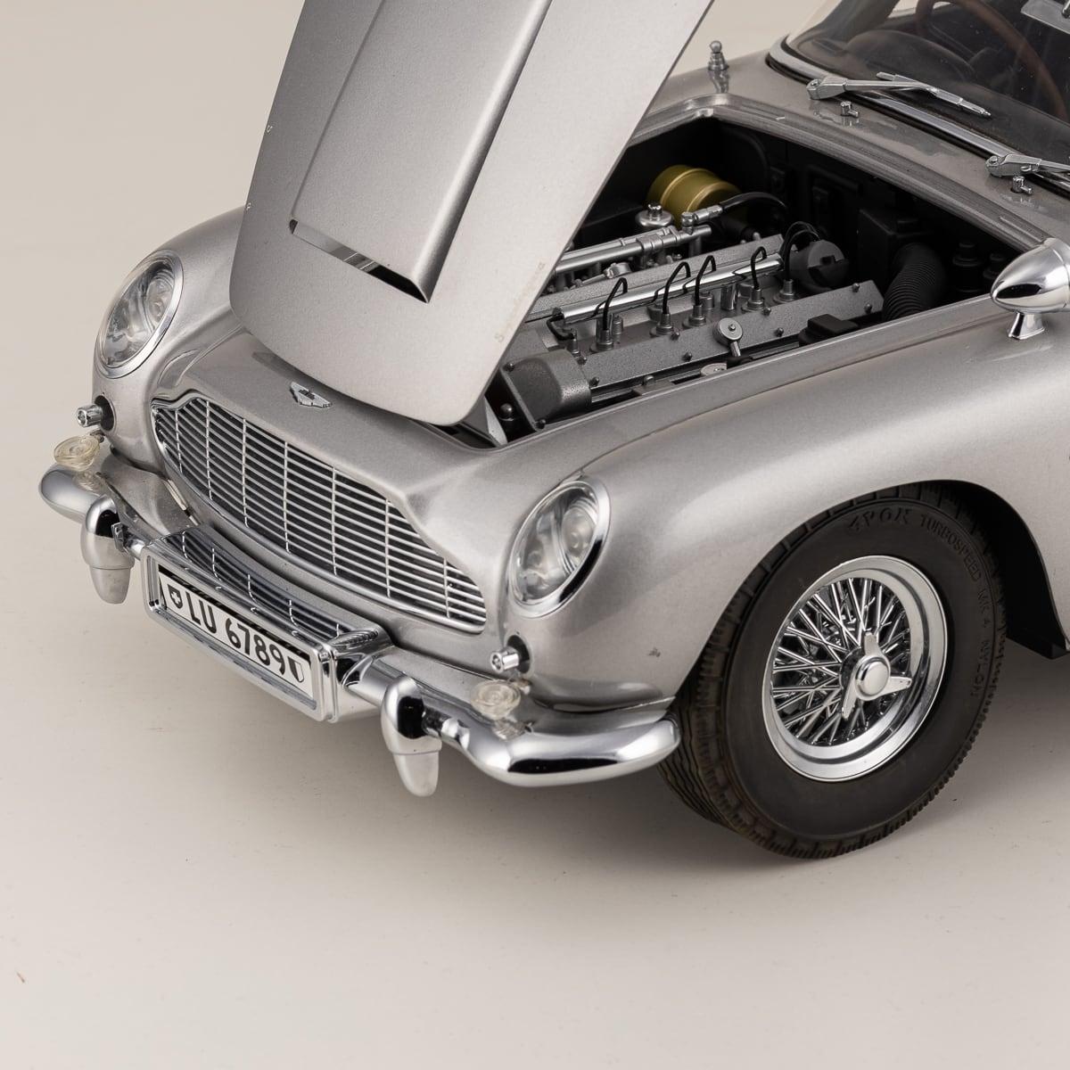 Aston Martin DB5 1:8 Scale Model "James Bond Goldfinger" By Eaglemoss ...