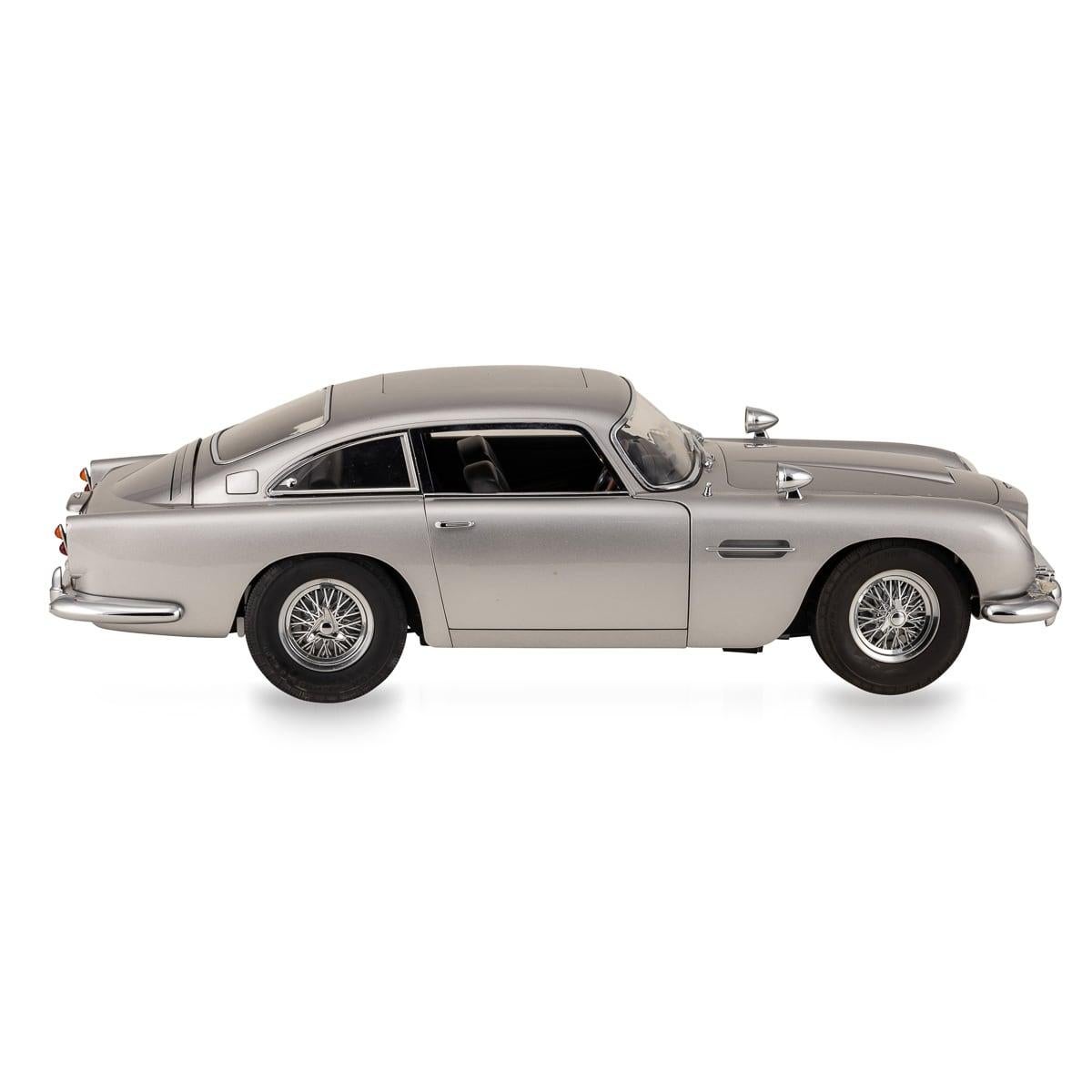 Aston Martin DB5 1:8 Scale Model "James Bond Goldfinger" By Eaglemoss ...