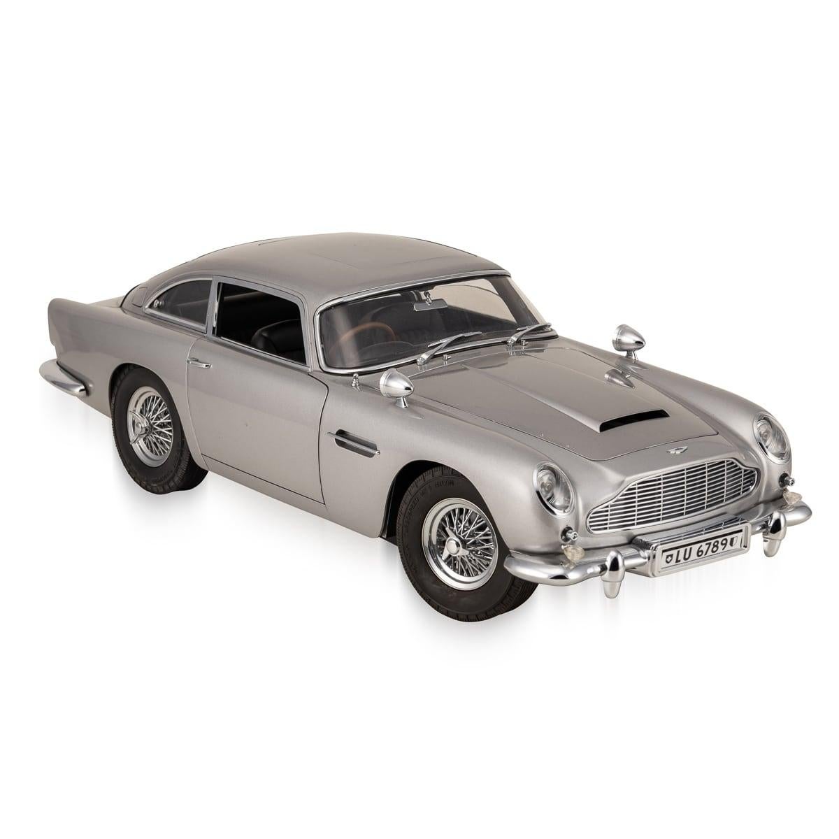 Aston Martin DB5 1:8 Scale Model "James Bond Goldfinger" By Eaglemoss ...