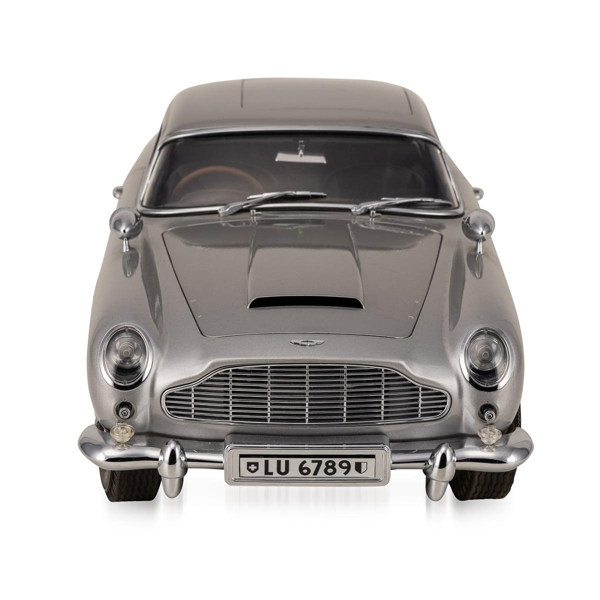 Aston Martin DB5 1:8 Scale Model "James Bond Goldfinger" By Eaglemoss ...