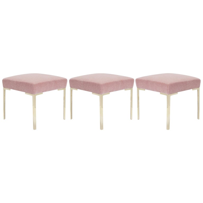 Astor Petite Messing-Ottomanen aus blassem Mohair von Montage, 3er-Set ...