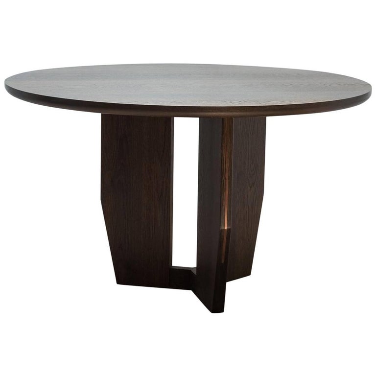 Round Symmetrical Table in Oxidized White Oak For Sale at 1stDibs