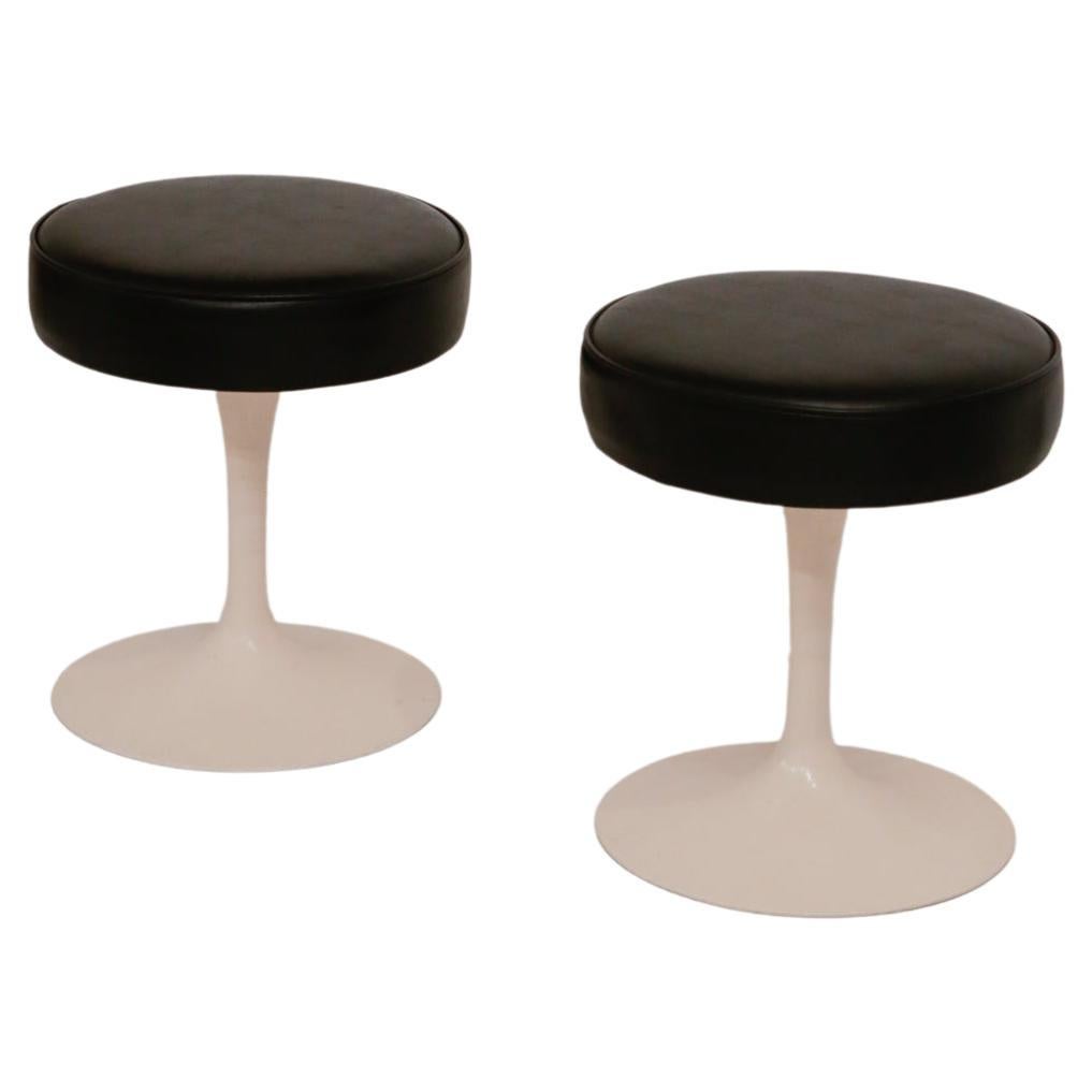 Set of Four Tulip Saarinen Swivel Bar Stools For Sale at 1stDibs