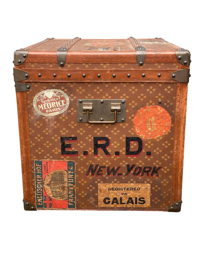 Aux Etats Unis Steamer Trunk at 1stDibs