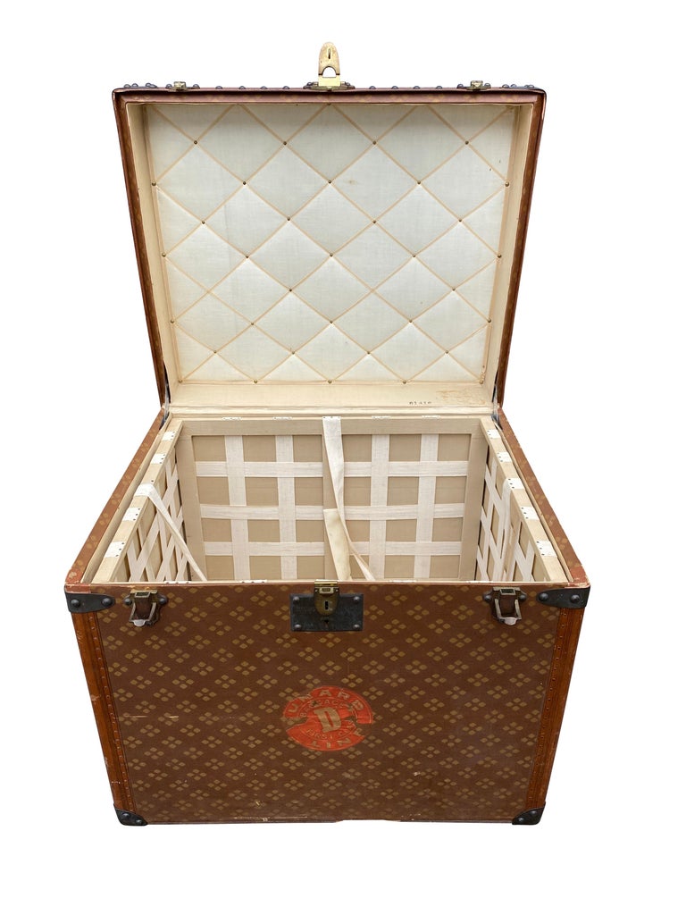 Aux Etats Unis Steamer Trunk at 1stDibs