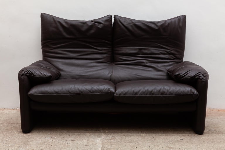 Avant Garde "Maralunga" Two-Seater Designed by Vico Magistretti ...