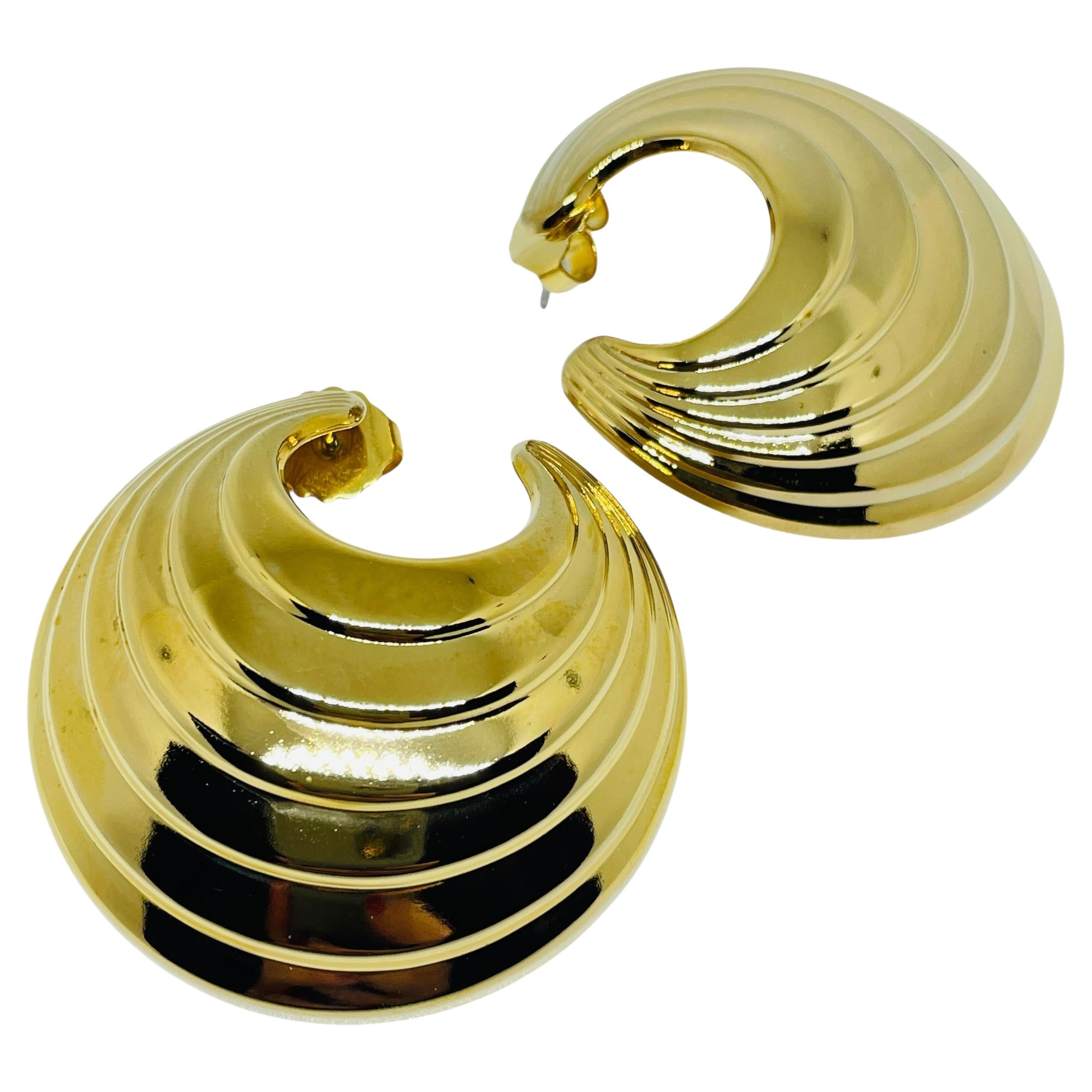 AVON vintage gold tone modernist 'SCULPTURED BUTTON' designer earrings ...