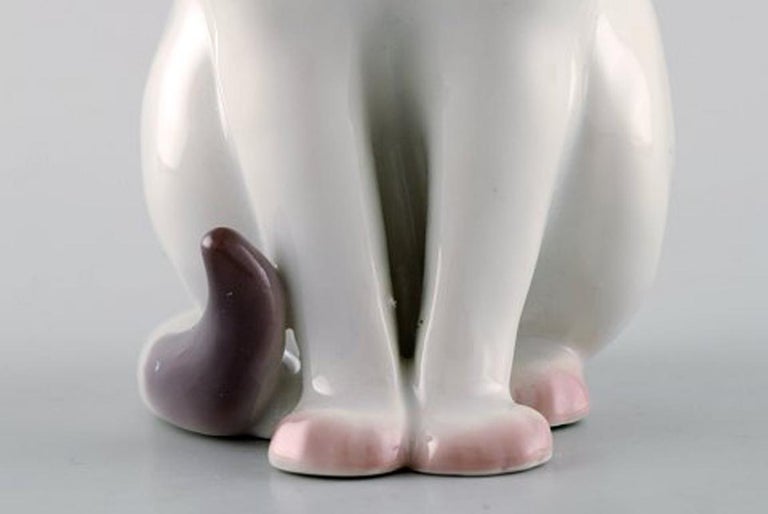 B and G / Bing and Grondahl, Sitting Cat, Number 2476 For Sale at 1stDibs