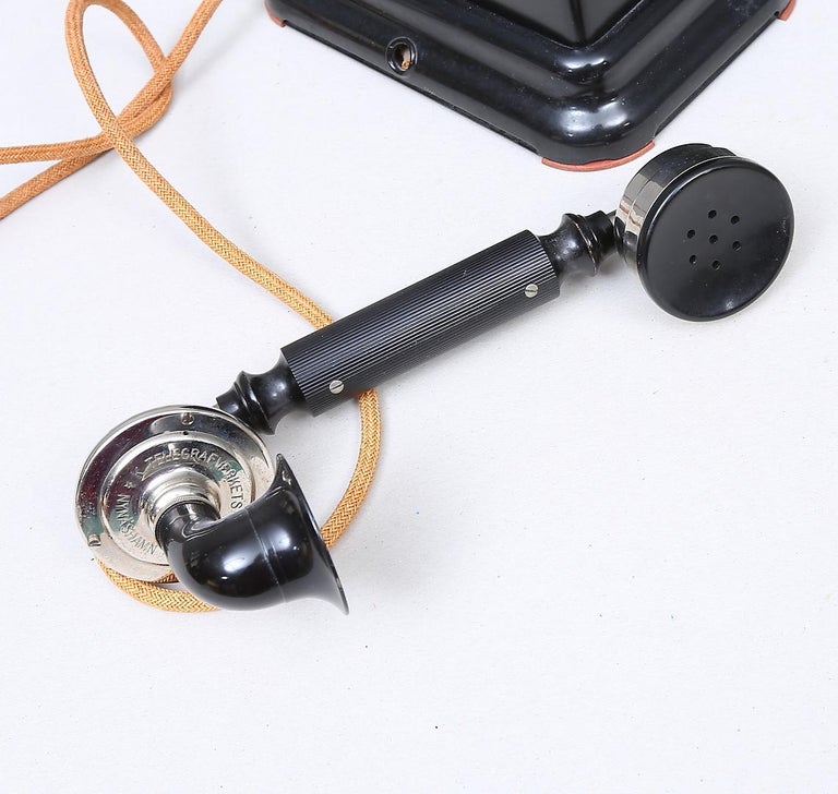 Bakelite Table Phone from 1947 For Sale at 1stDibs | 1947 phone