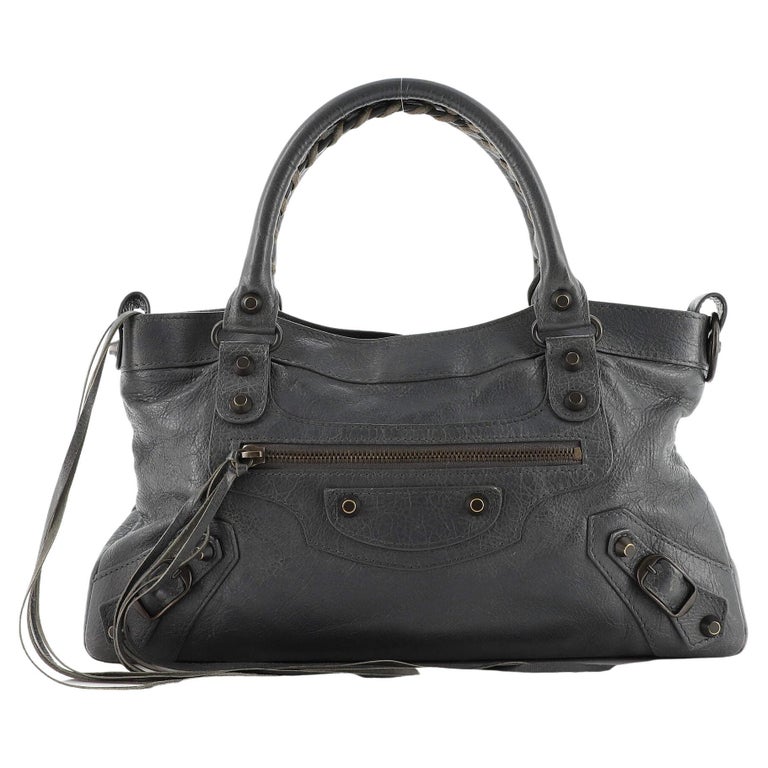 Balenciaga First Classic Nietentasche aus Leder im Angebot bei 1stDibs