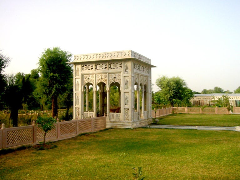 Baradari in White Marble Handcrafted in India For Sale at 1stDibs