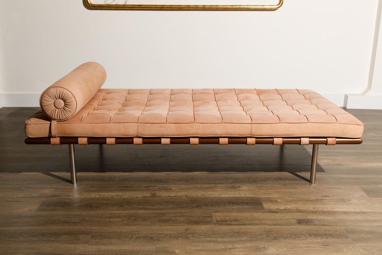 Barcelona Daybed in Nude Suede by Ludwig Mies van der Rohe for Knoll ...