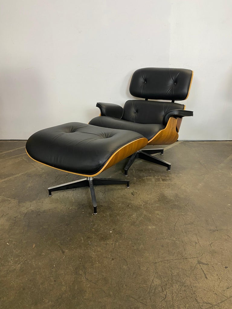Stunning Eames Lounge Chair and Ottoman For Sale at 1stDibs