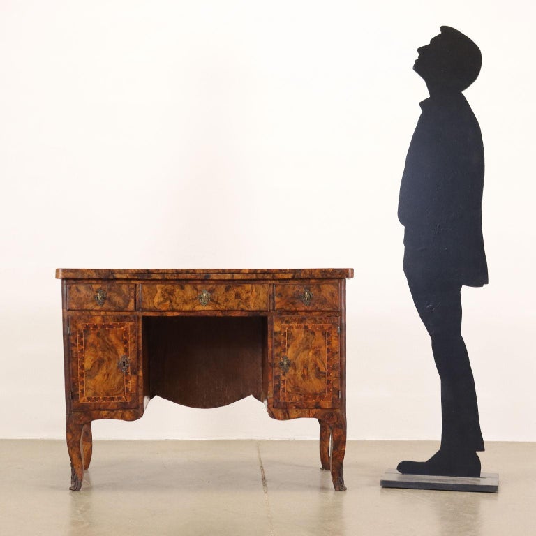 Baroque Desk Walnut Italy XVIII Century at 1stDibs