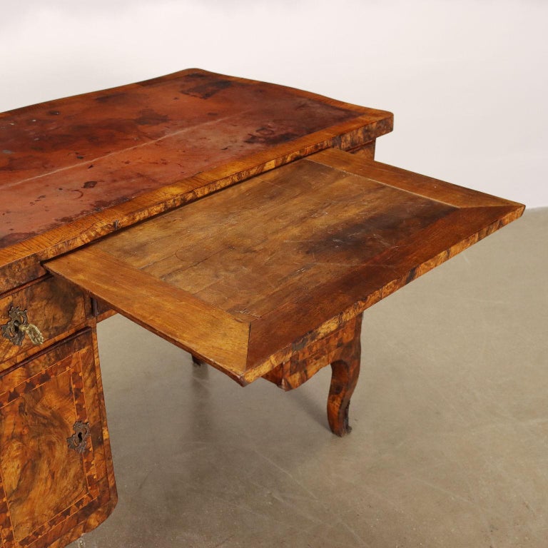 Baroque Desk Walnut Italy XVIII Century at 1stDibs