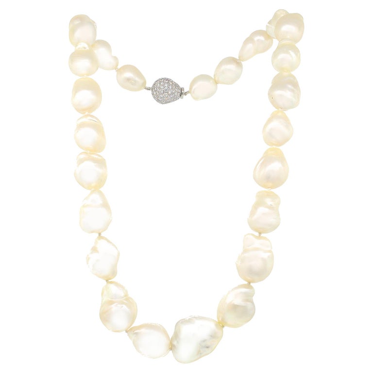 Baroque Pearls Necklace with Diamond Clasp For Sale at 1stDibs