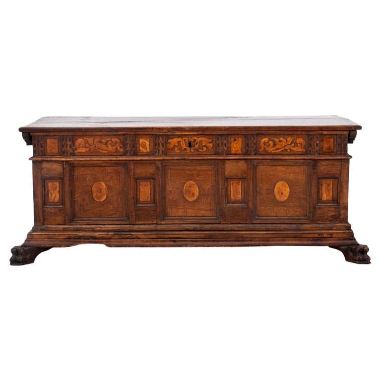 Cassone ou coffre de style néo-baroque, antique En vente sur 1stDibs