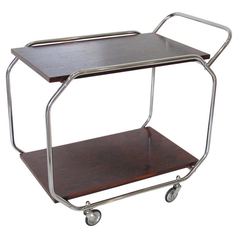 Chariot de bar roulant Art Déco Bauhaus en bois et chrome En vente sur ...