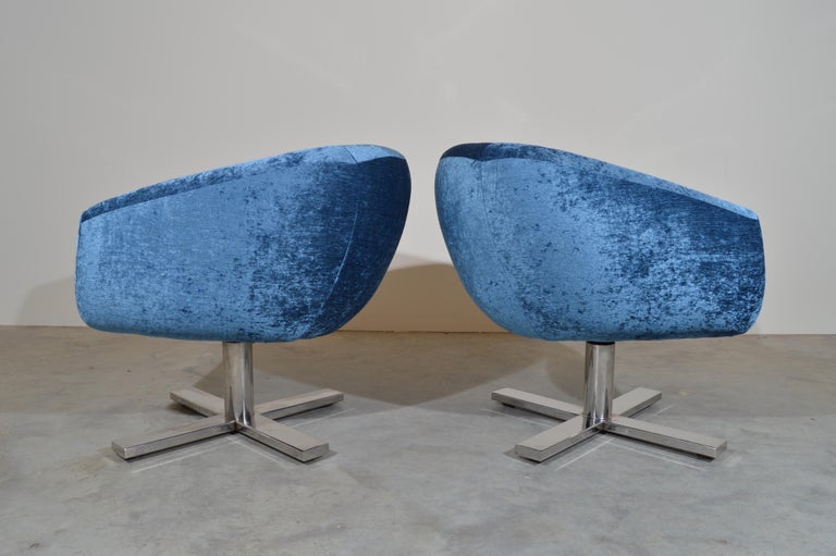 Overman Style Swiveling Pod Chairs by Edward Axel Roffman, New York ...