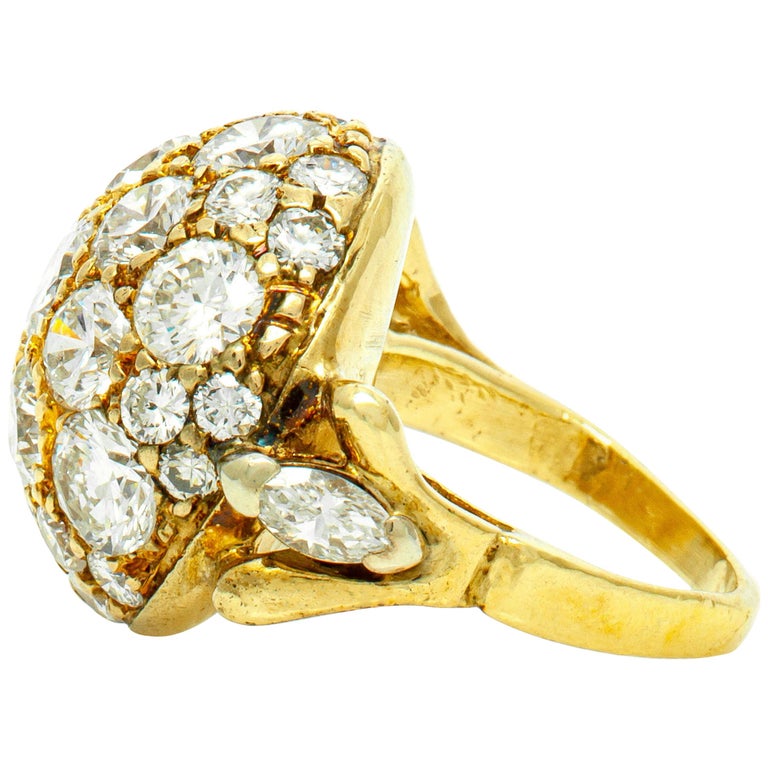 Beautiful 18 Karat Diamonds Round Ring For Sale at 1stDibs