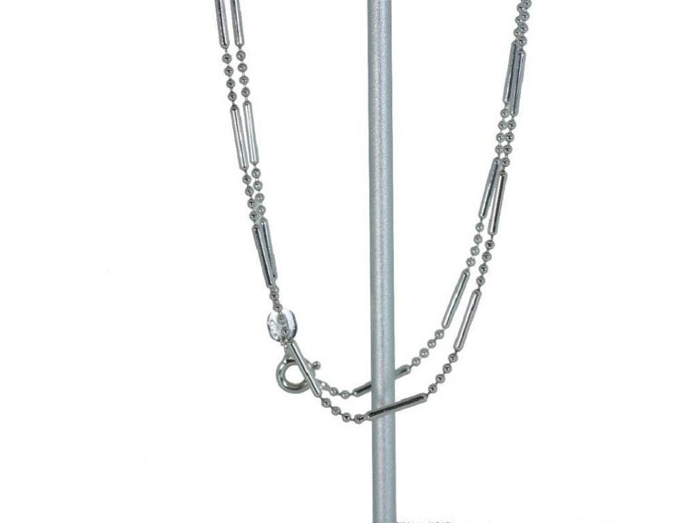 Beautiful 18K White Gold Chain with 2.90 Grams For Sale at 1stDibs