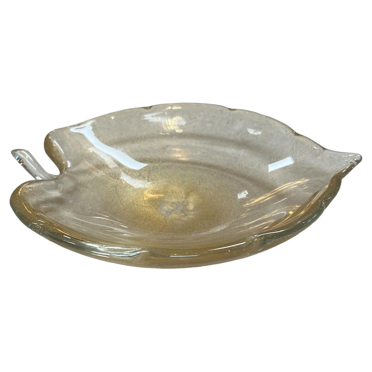 Beautiful and Unique Center Leaf Murano Bowl 1950 For Sale at 1stDibs