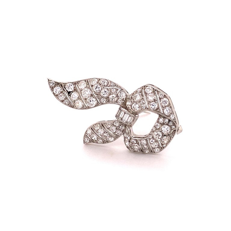 Beautiful Antique Diamond Platinum Ribbon Brooch For Sale at 1stDibs