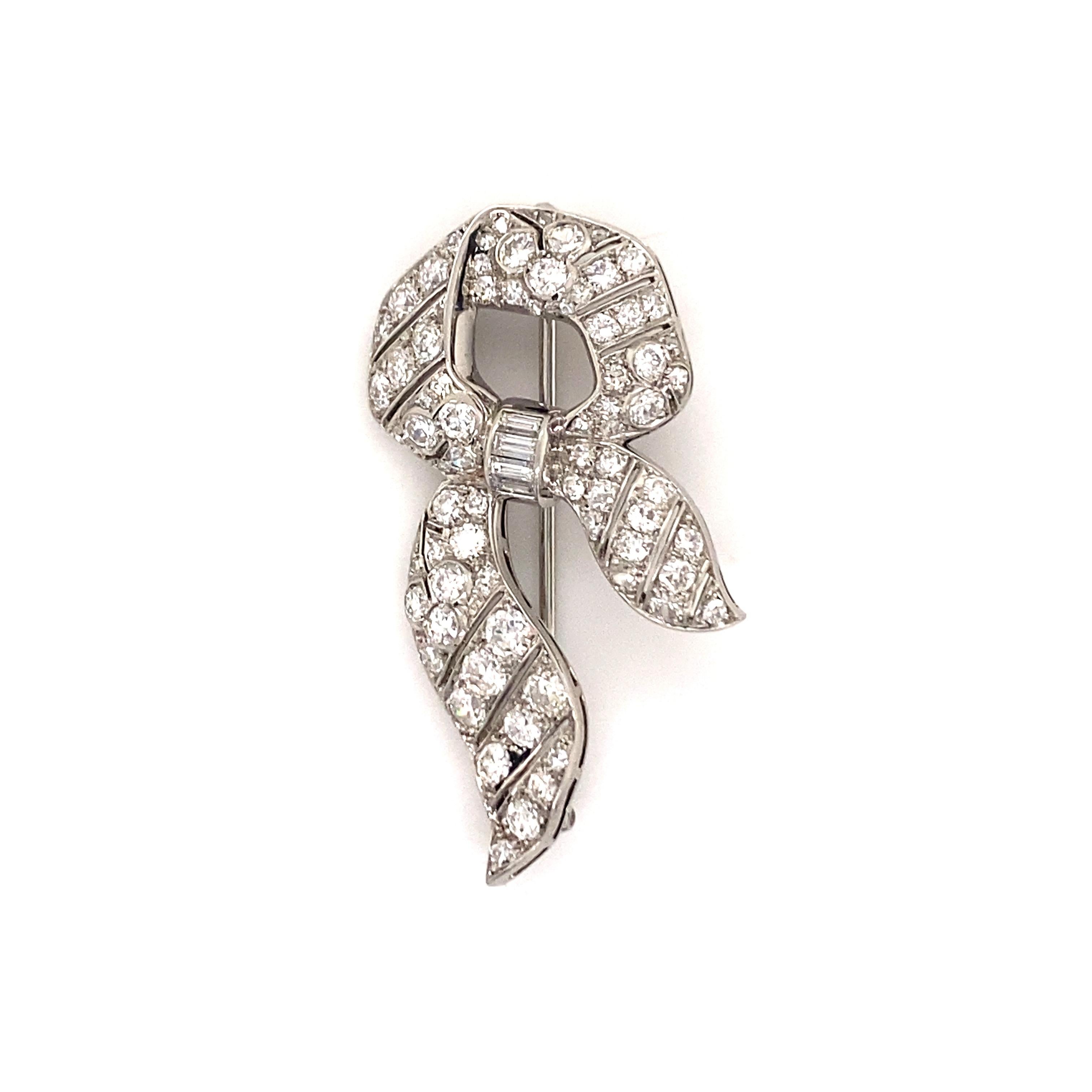 Beautiful Antique Diamond Platinum Ribbon Brooch For Sale at 1stDibs