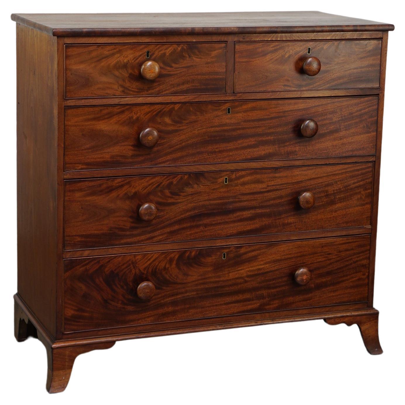 Wonderful antique English chest of drawers with 4 drawers from the 18th ...