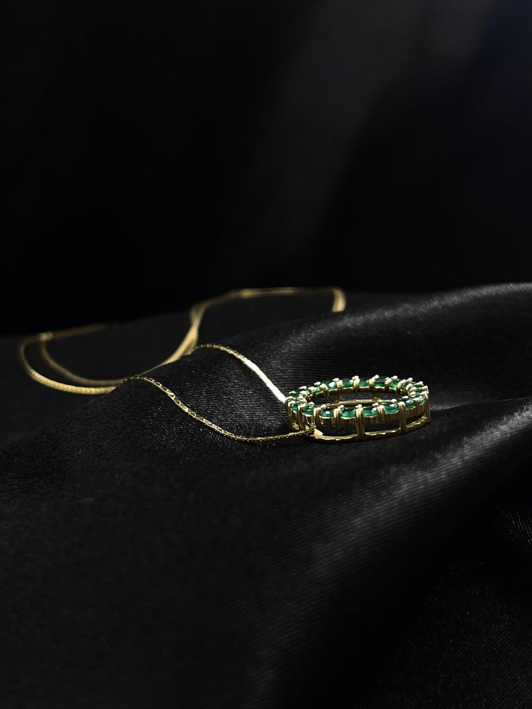 Beautiful Circle Emerald Pendant and Chain, 14K Gold For Sale at 1stDibs