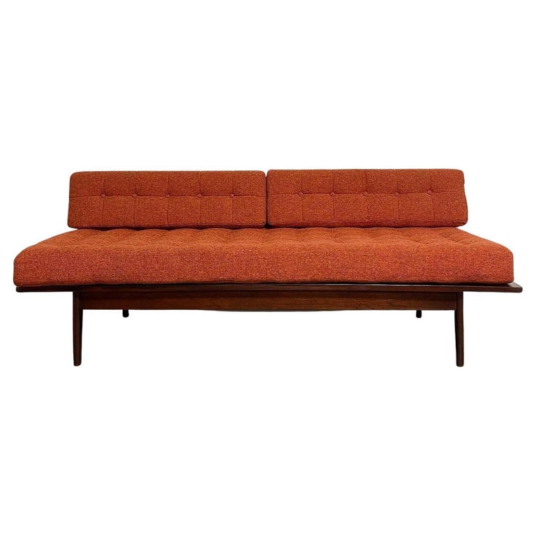 Beautiful Mid Century Daybed at 1stDibs