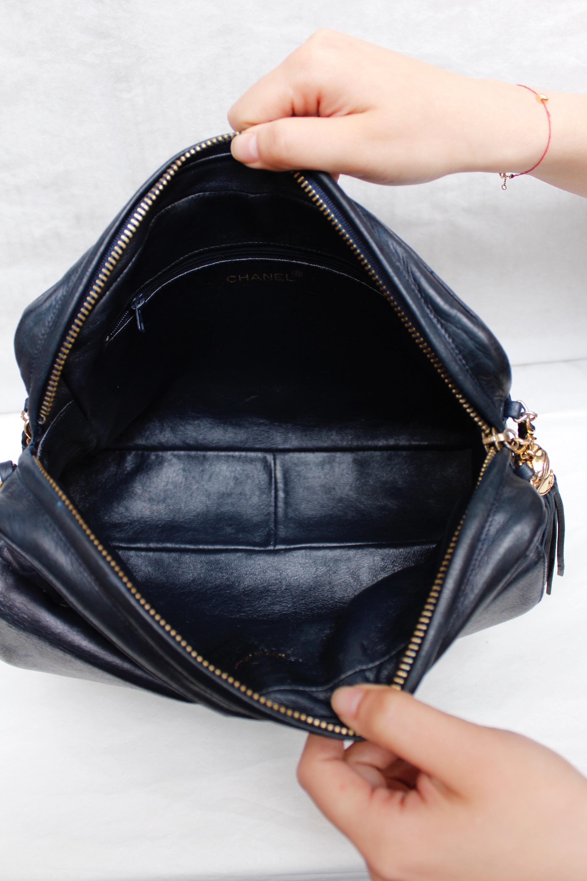 Beautiful midnight blue quilted leather bag, 1990s For Sale at 1stDibs