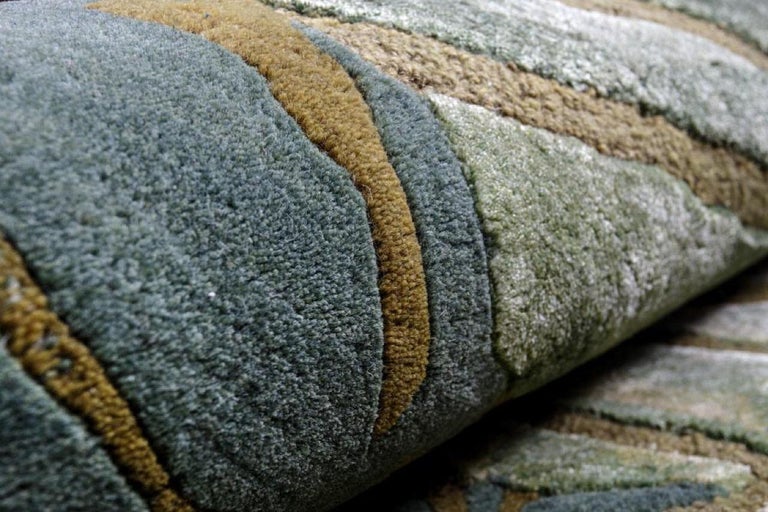 Beautiful New Modern Design Hand Tufted Rug For Sale at 1stDibs