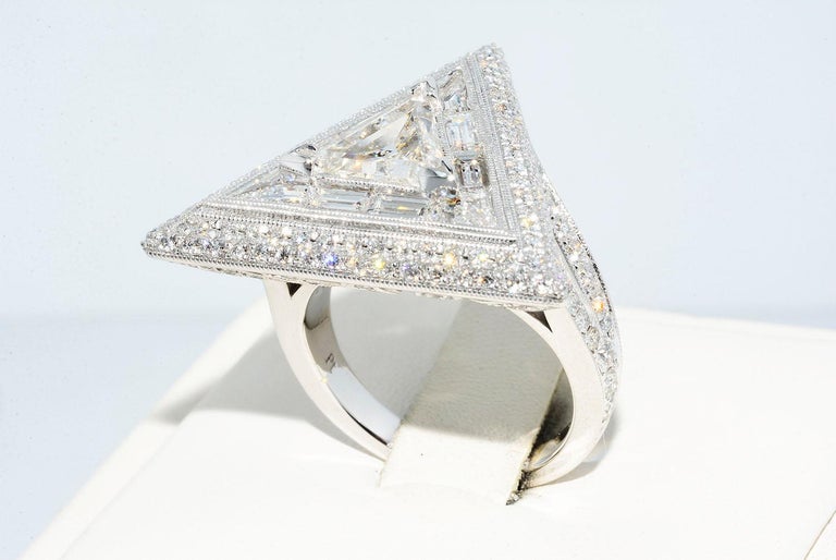Beautiful Triangle Diamond Platinum Ring For Sale at 1stDibs
