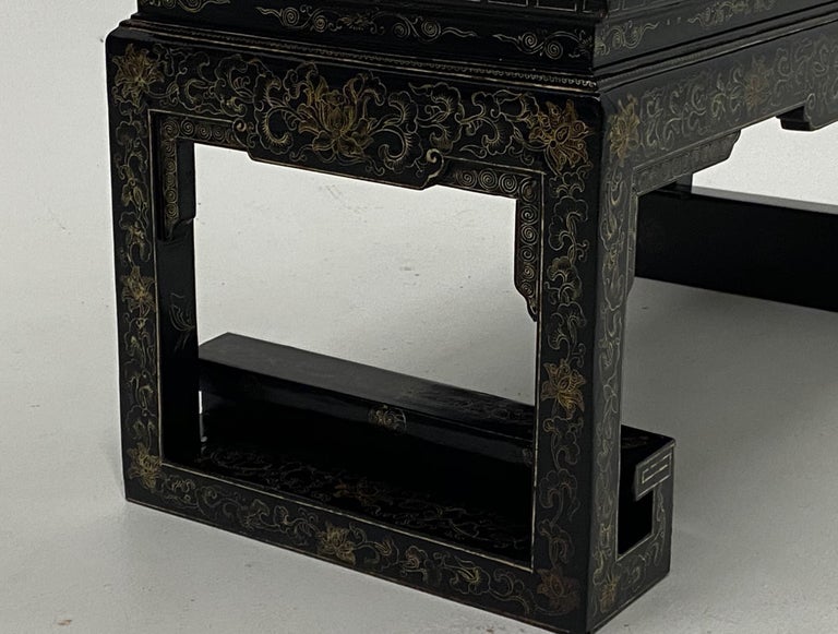 Beautifully Shaped and Decorated Chinese Lacquer Table For Sale at 1stDibs